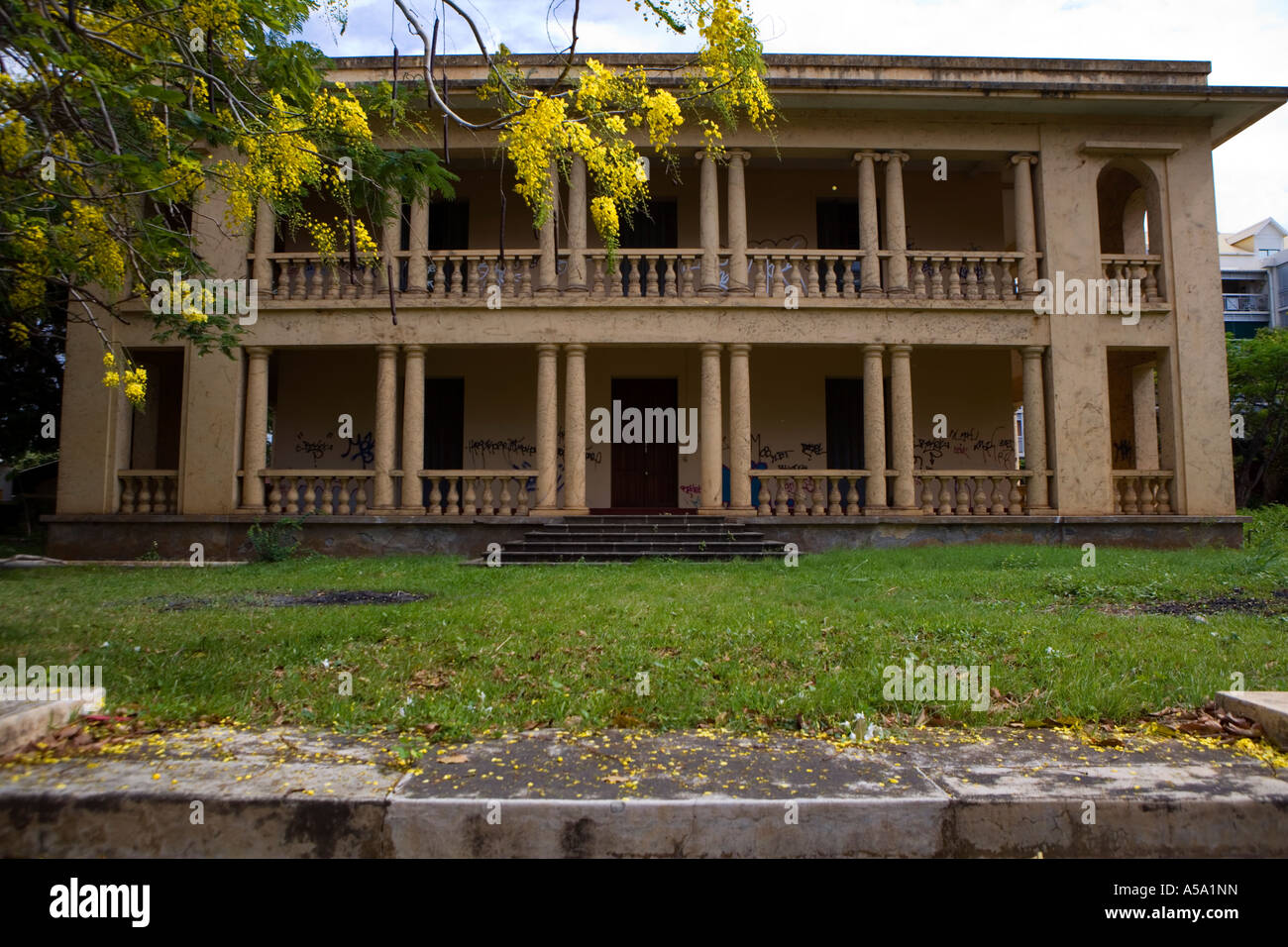 French colonial real estate hi-res stock photography and images - Alamy