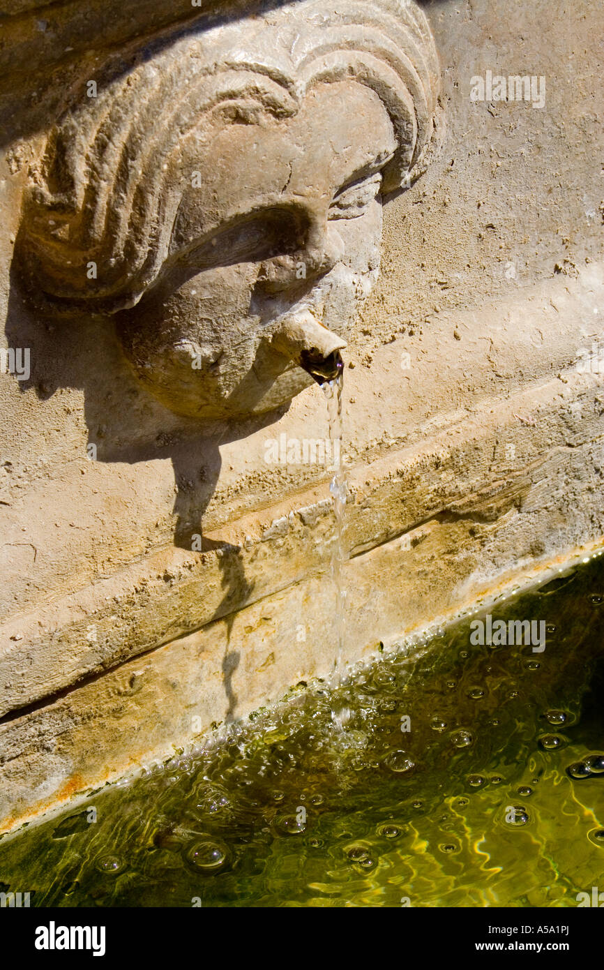 Fountain in alhambra hi-res stock photography and images - Alamy