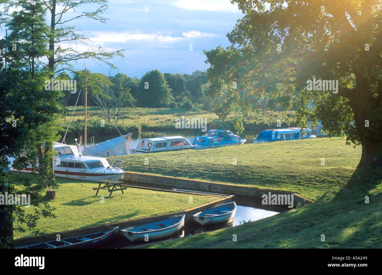 Horizontal sunlight rural tidal river hi-res stock photography and ...