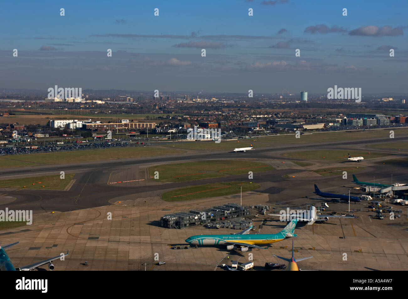 Heathrow runway aerial hi-res stock photography and images - Alamy