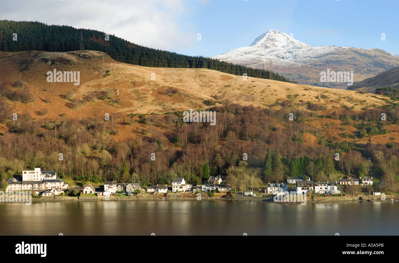 Scottish lochside village hi-res stock photography and images - Alamy