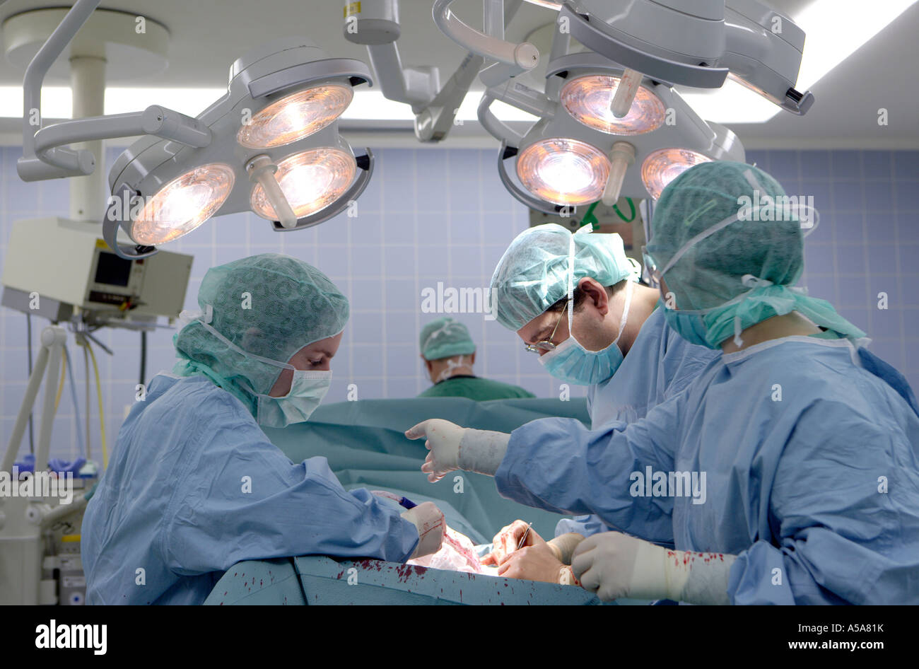 Operation chirurgisch hi-res stock photography and images - Alamy