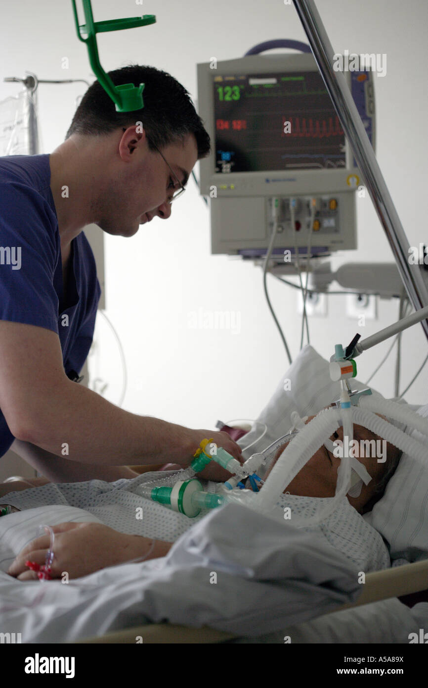A MALE NURSES AND A PATIENT ON THE INTENSIVE CARE UNIT Stock Photo - Alamy