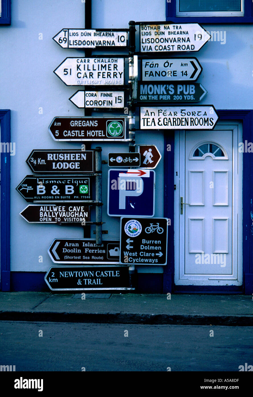 Clare signpost hi-res stock photography and images - Alamy