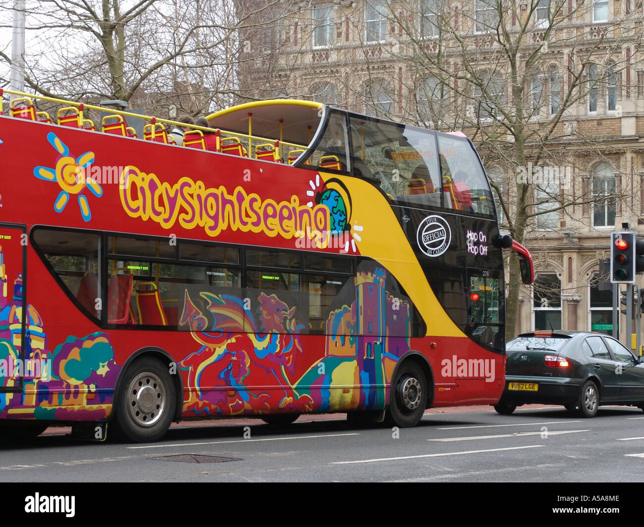 Cardiff tour bus sightseeing hi-res stock photography and images - Alamy
