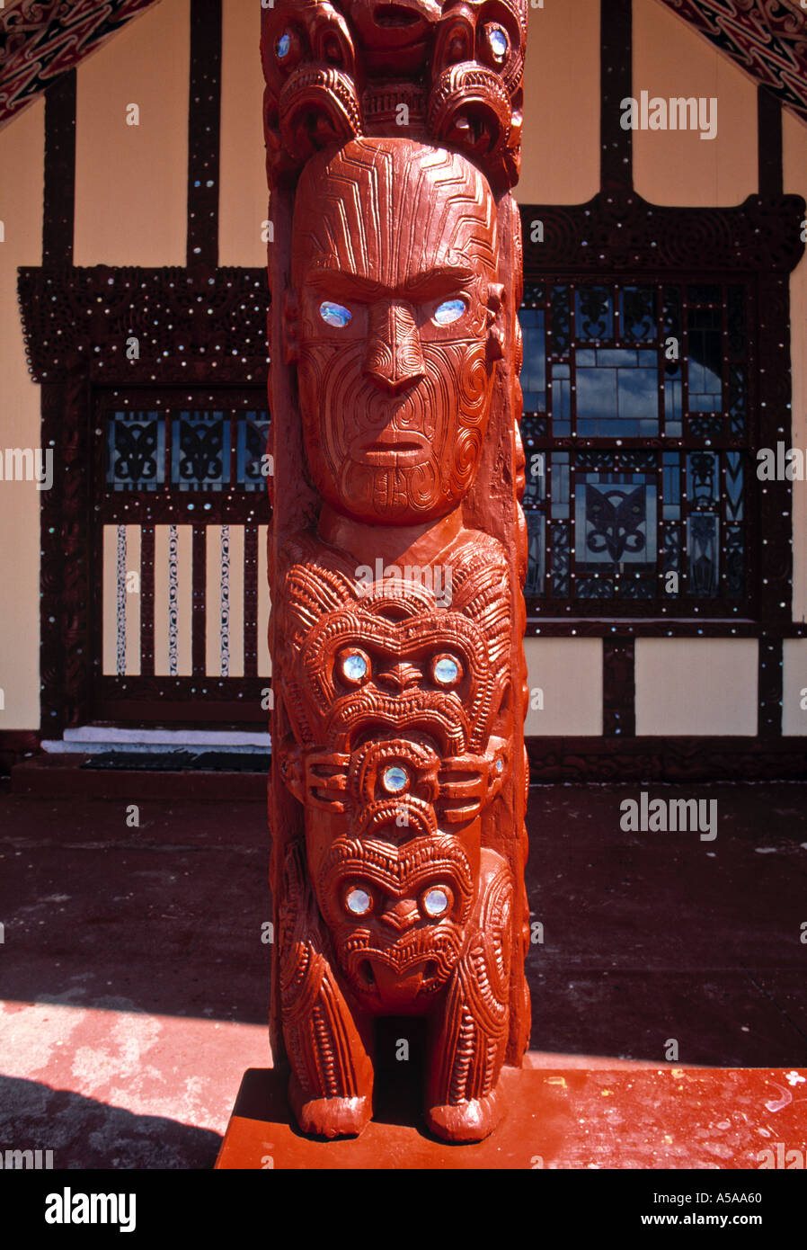 Whare whakairo hi-res stock photography and images - Alamy