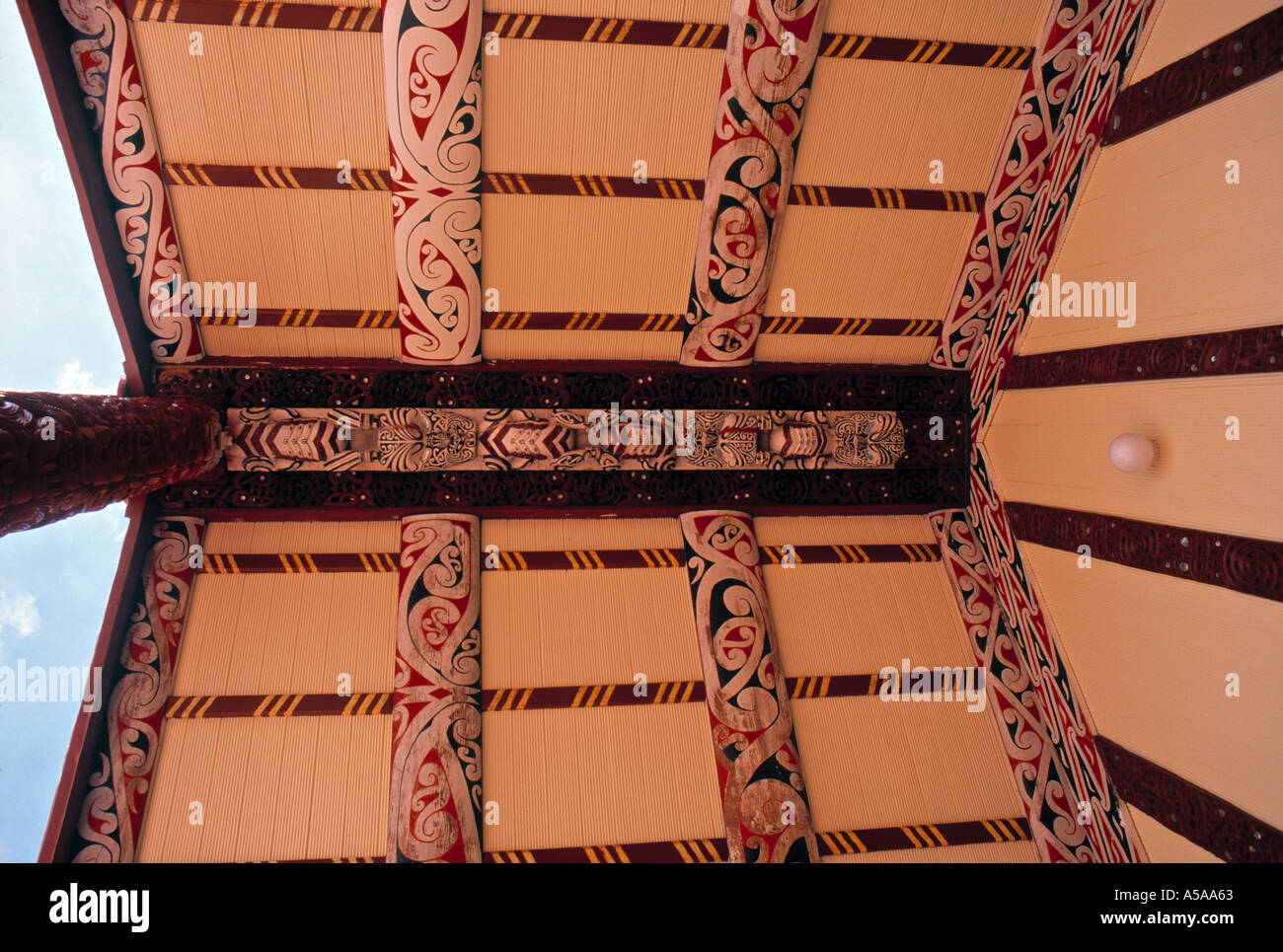 Whare whakairo hi-res stock photography and images - Alamy
