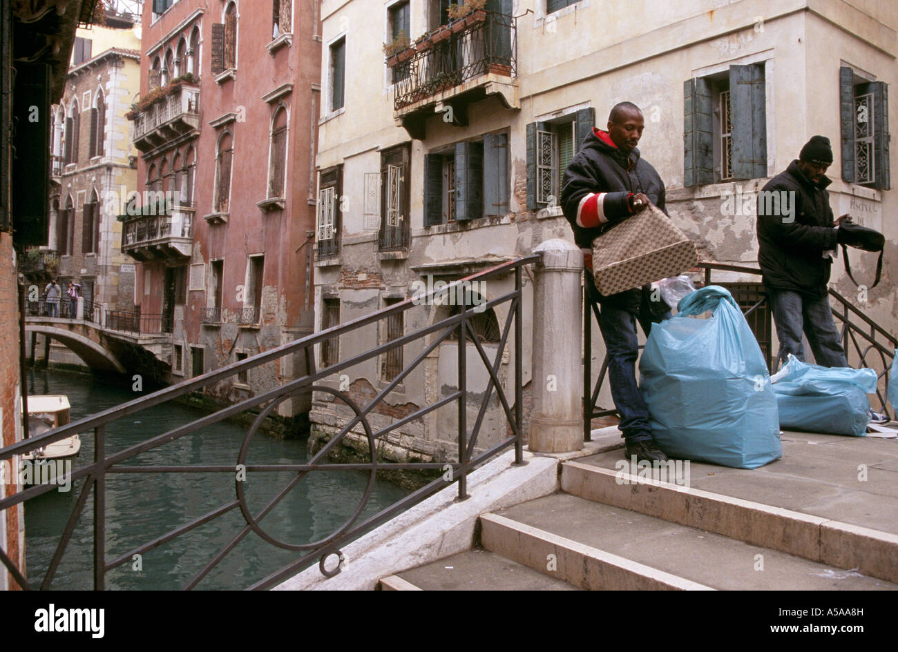 Street vendors in Venice Italy Stock Photo - Alamy