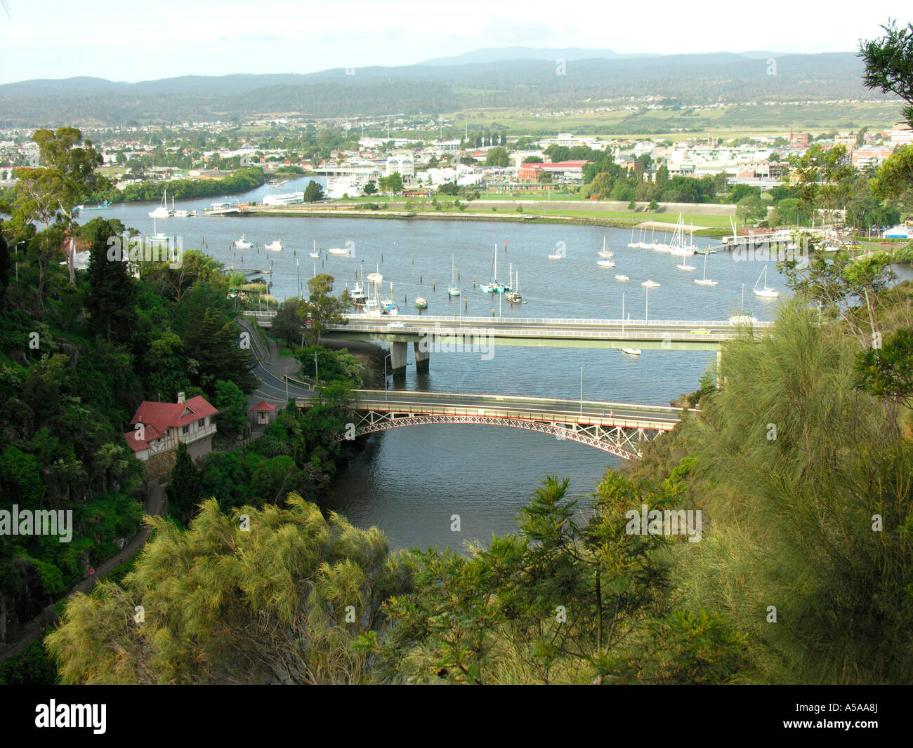 Launceston bridges hi-res stock photography and images - Alamy