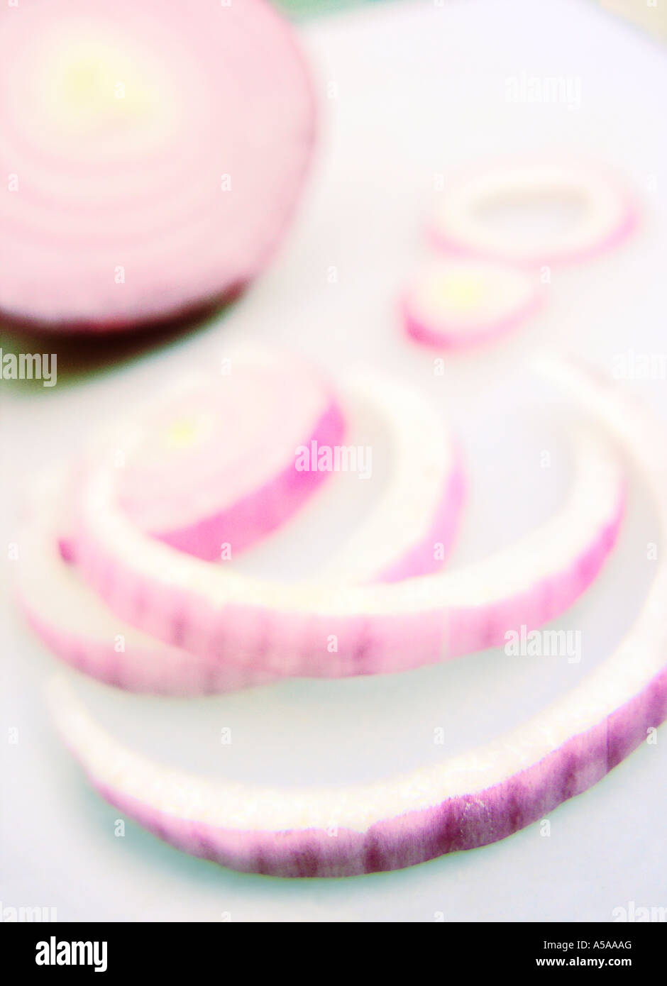 Red onion cut in slices on chopping board Stock Photo - Alamy