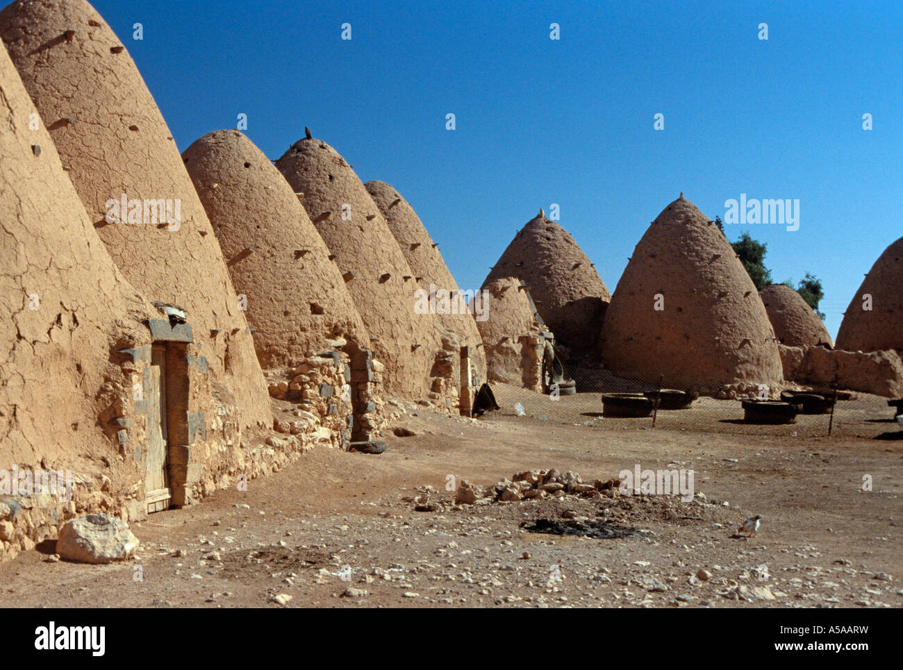 A beehive village in the desert of Aleppo Syria Stock Photo - Alamy