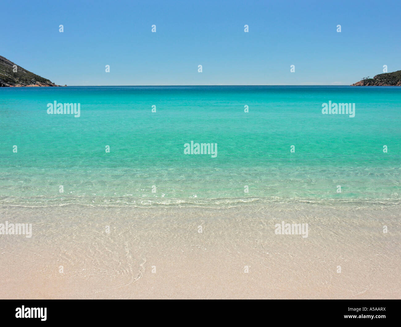Shallow cove Wineglass Bay Freycinet Peninsula Tasmania Stock Photo - Alamy