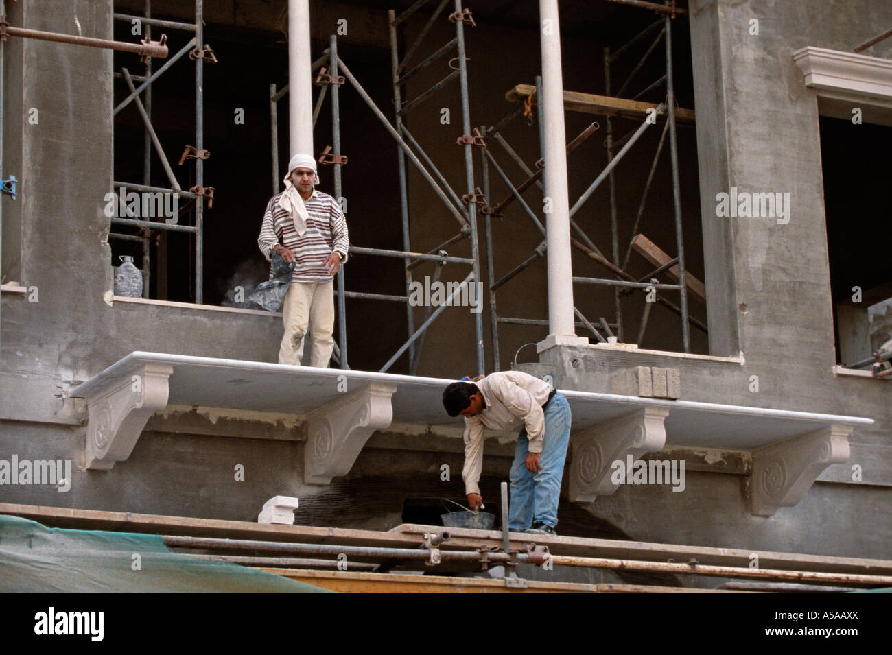 Mason labour working construction site hi-res stock photography and ...