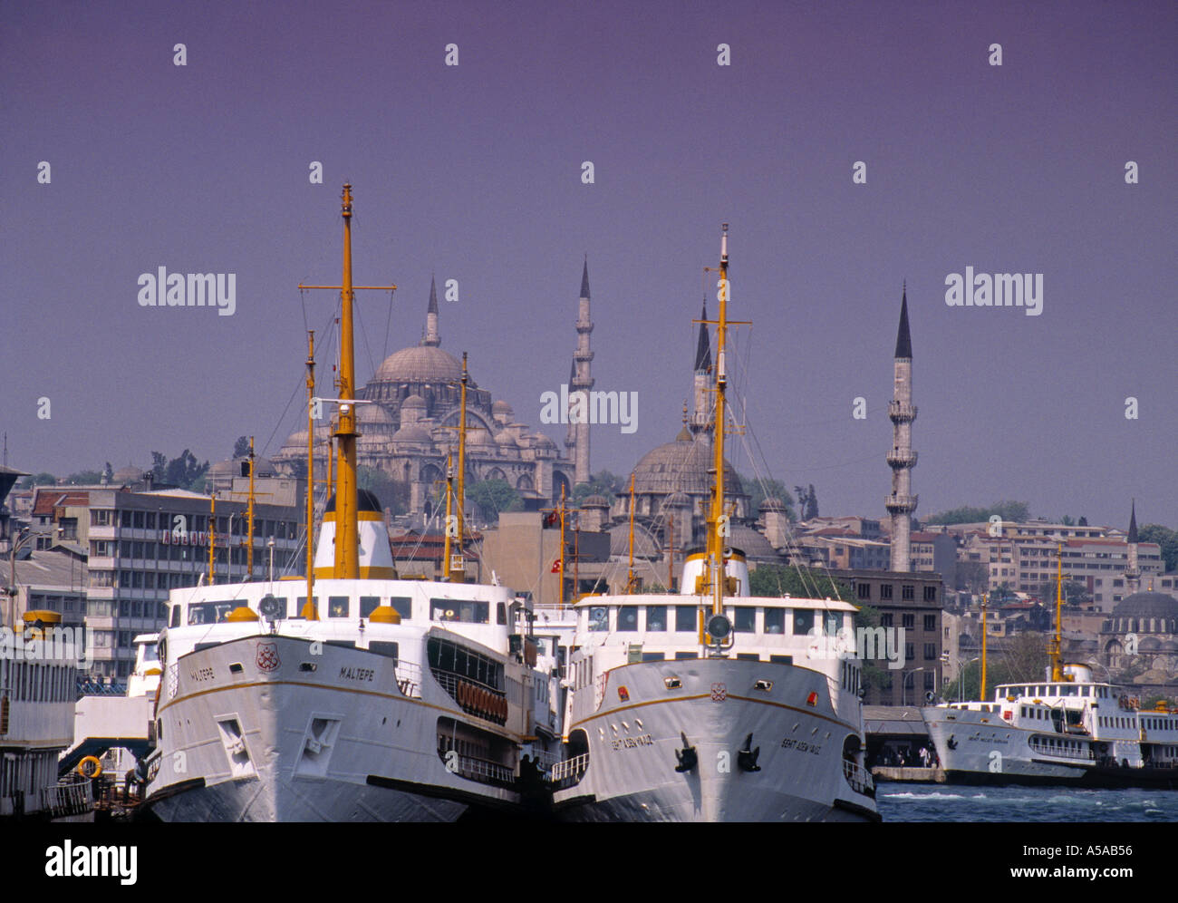 Istanbul golden horn mosque hi-res stock photography and images - Alamy