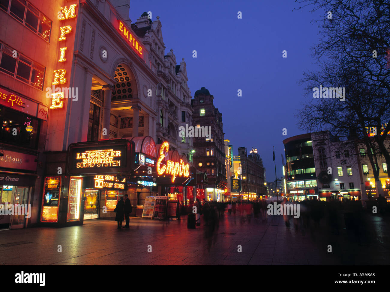 Leicester square at night london hi-res stock photography and images ...