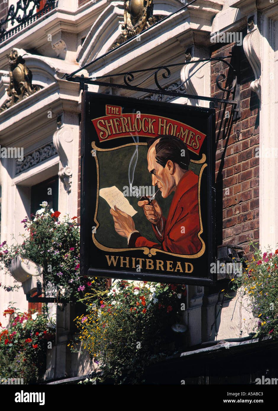 Sherlock holmes pub sign hi-res stock photography and images - Alamy