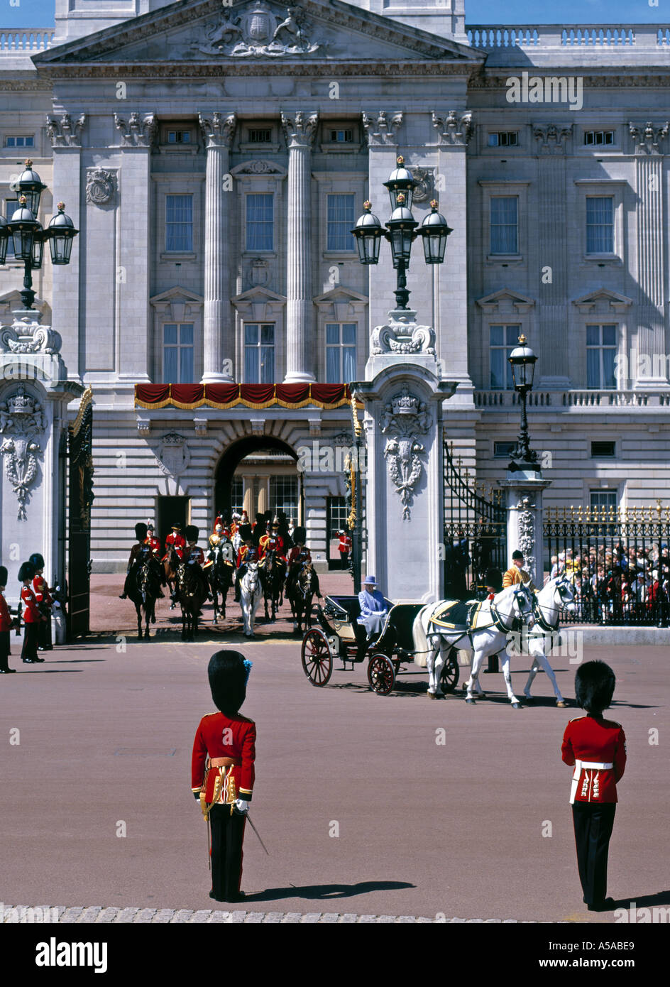 Queen leaving Buckingham Palace, London, England Stock Photo - Alamy