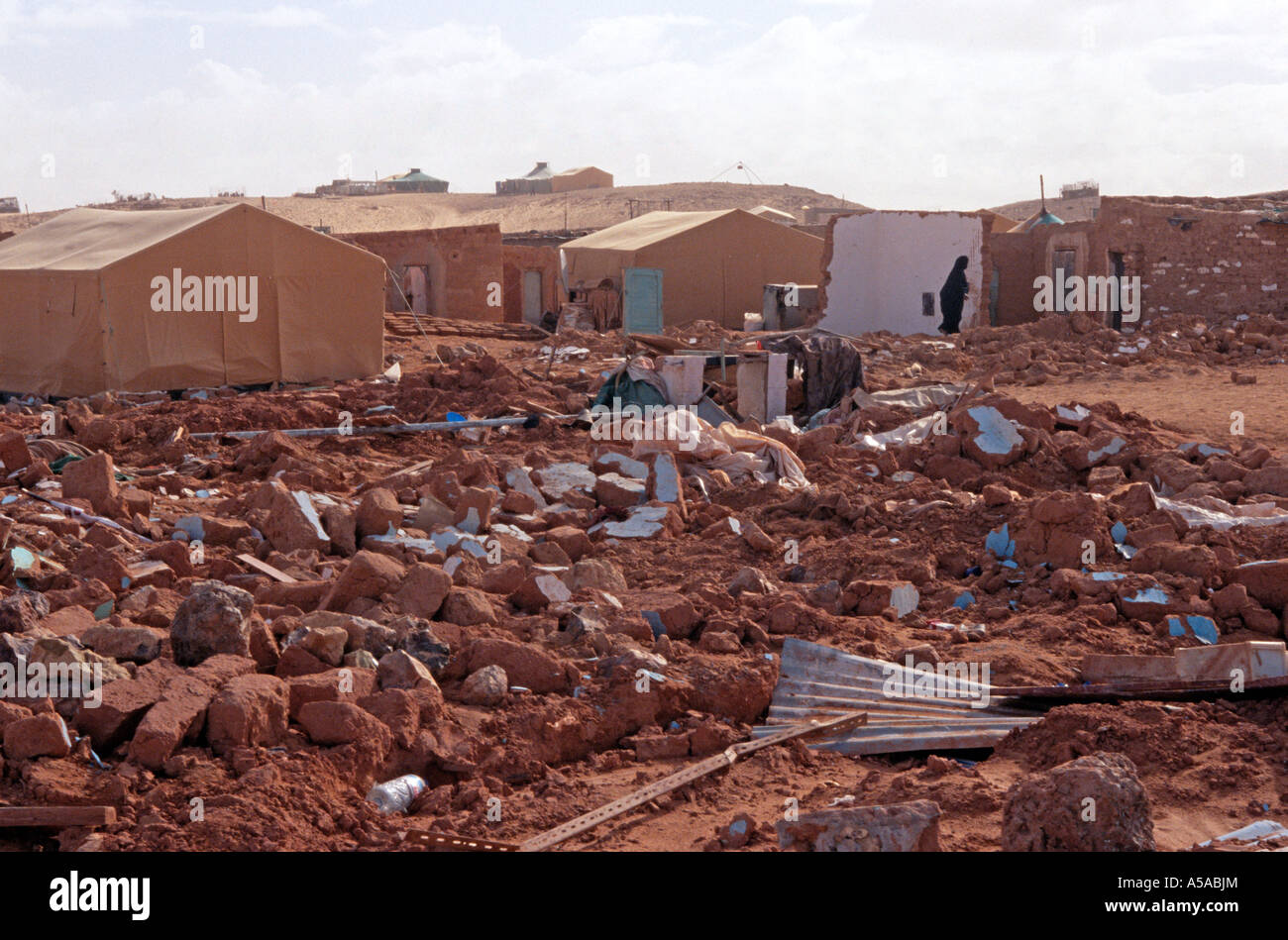 War damaged buildings hi-res stock photography and images - Alamy