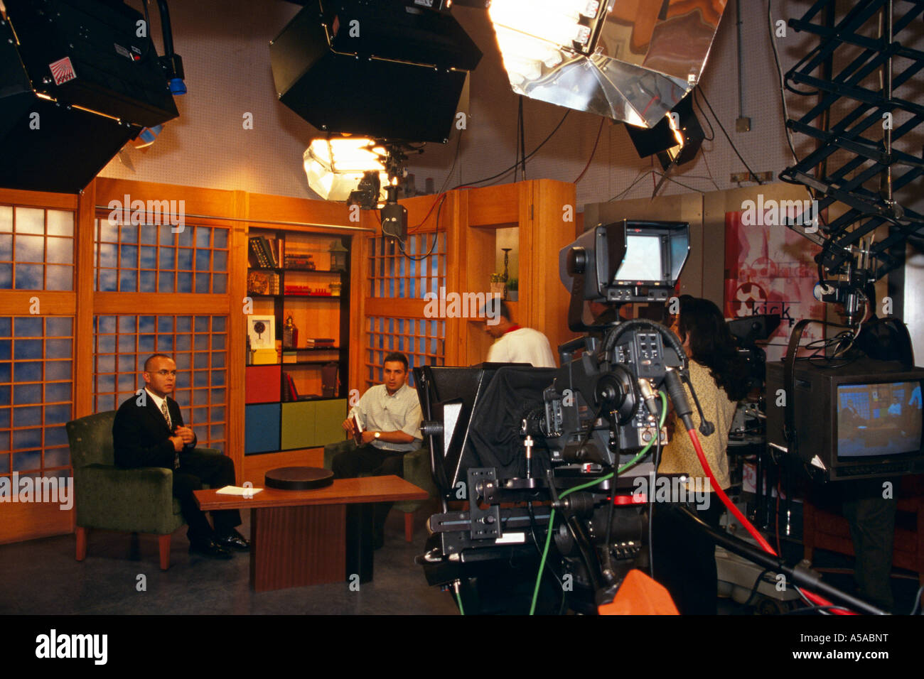 Stations broadcasting hi-res stock photography and images - Alamy