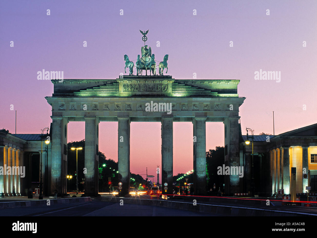 Brandenburg gate of berlin hi-res stock photography and images - Alamy
