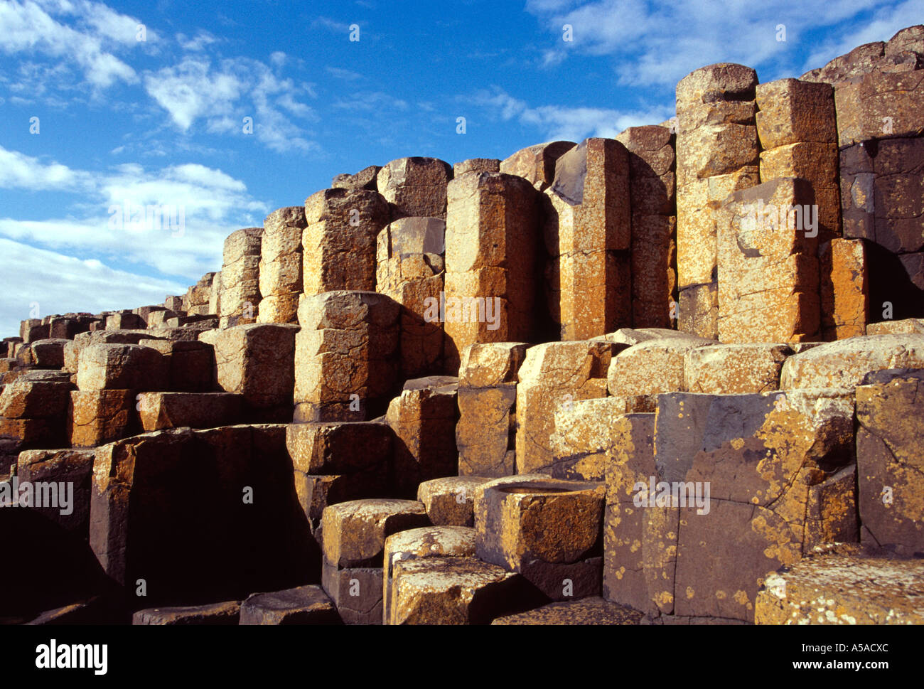 giants causeway northern ireland county antrim hexagonal basalt columns ...