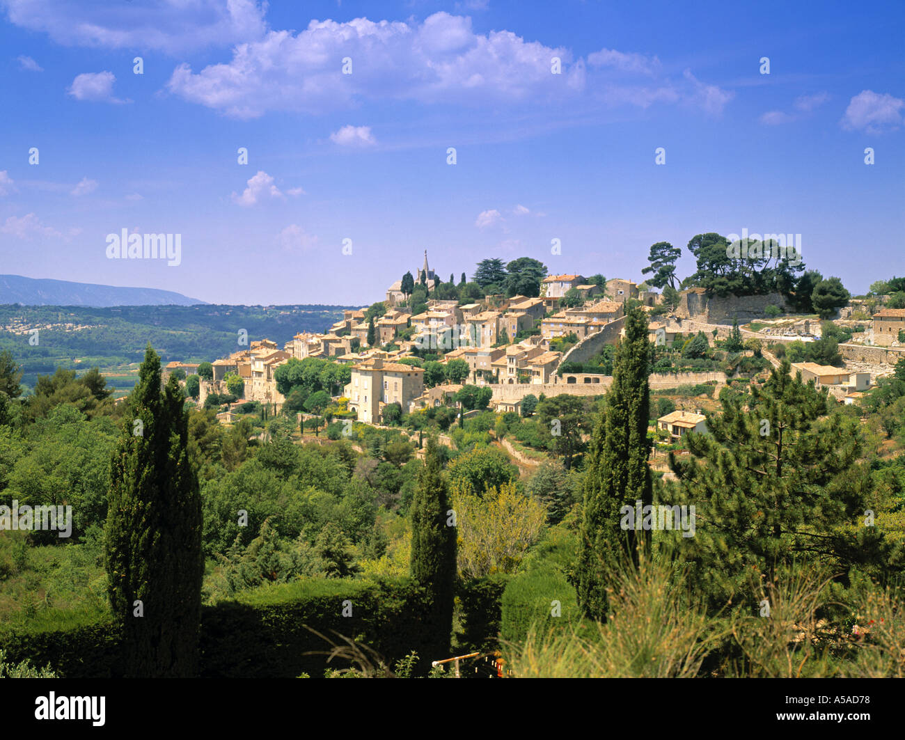 Hilltop village bonnieux hi-res stock photography and images - Alamy