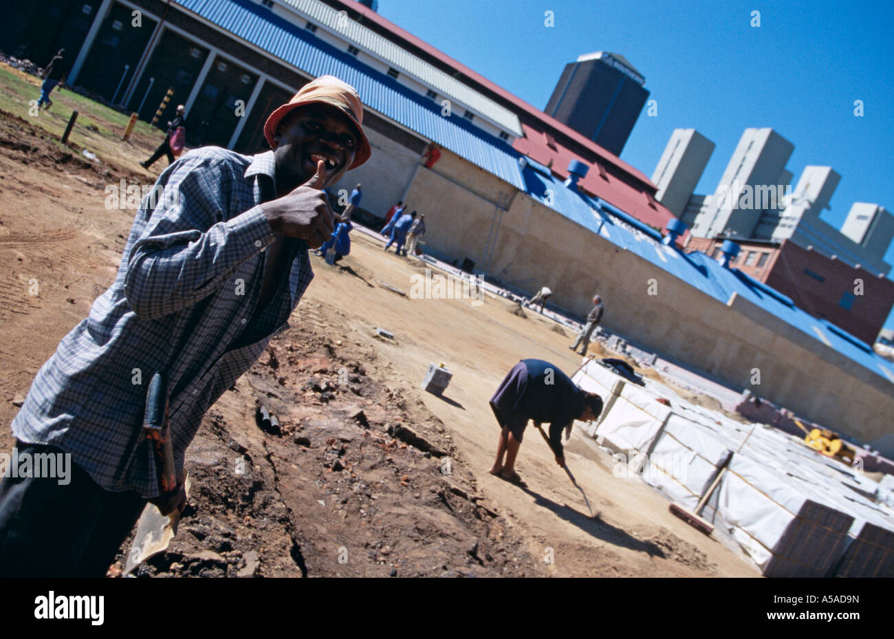 Construction workers at a construction site in Johannesburg Stock Photo ...