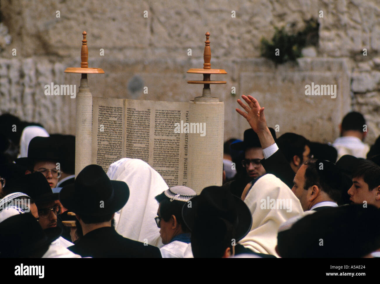 Torah scroll hi-res stock photography and images - Alamy