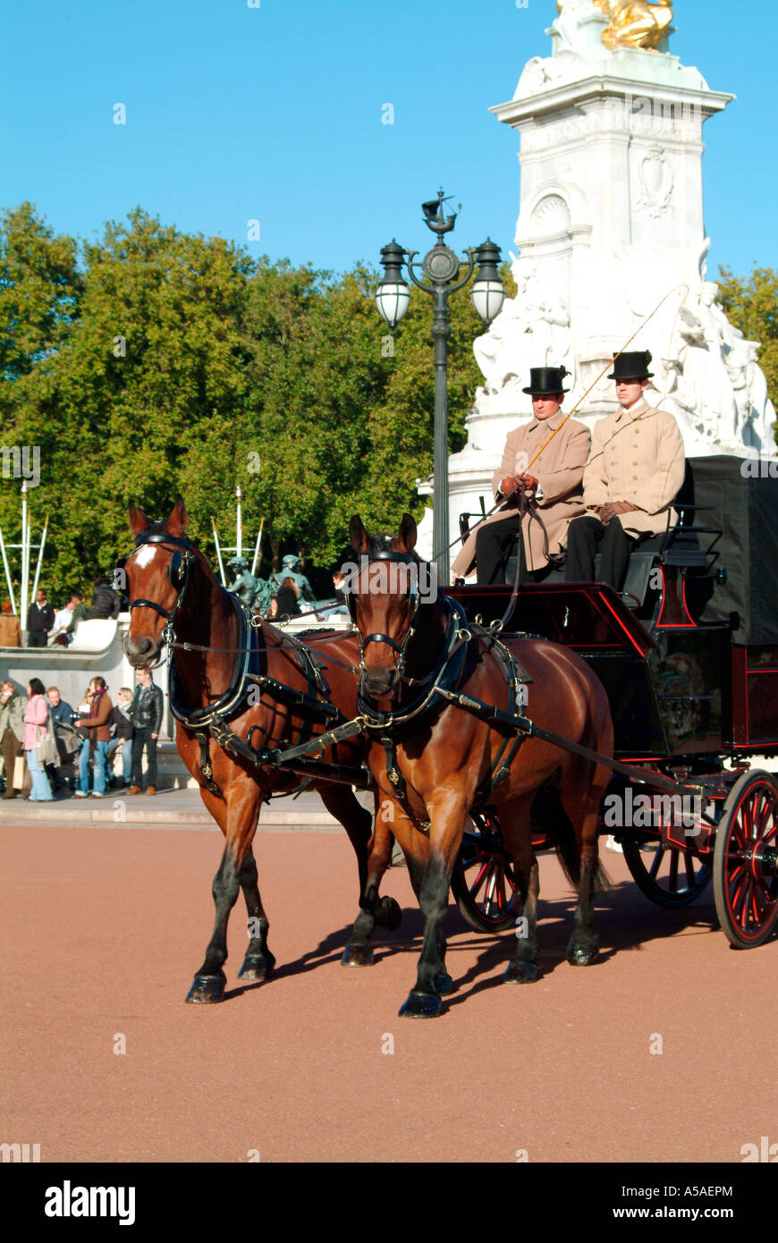 Royal mail coach hi-res stock photography and images - Alamy