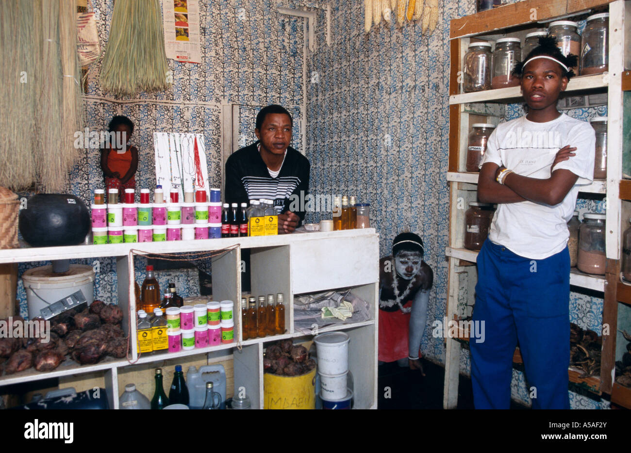 Medicine muti hi-res stock photography and images - Alamy