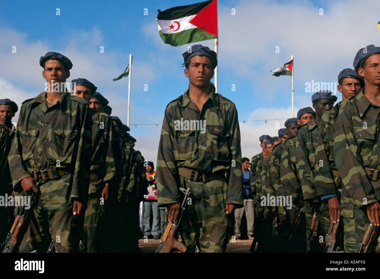 Soldiers lined hi-res stock photography and images - Alamy