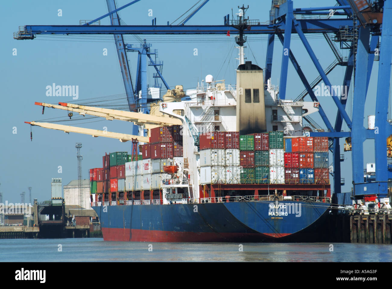 Loading up of a freighter hi-res stock photography and images - Alamy