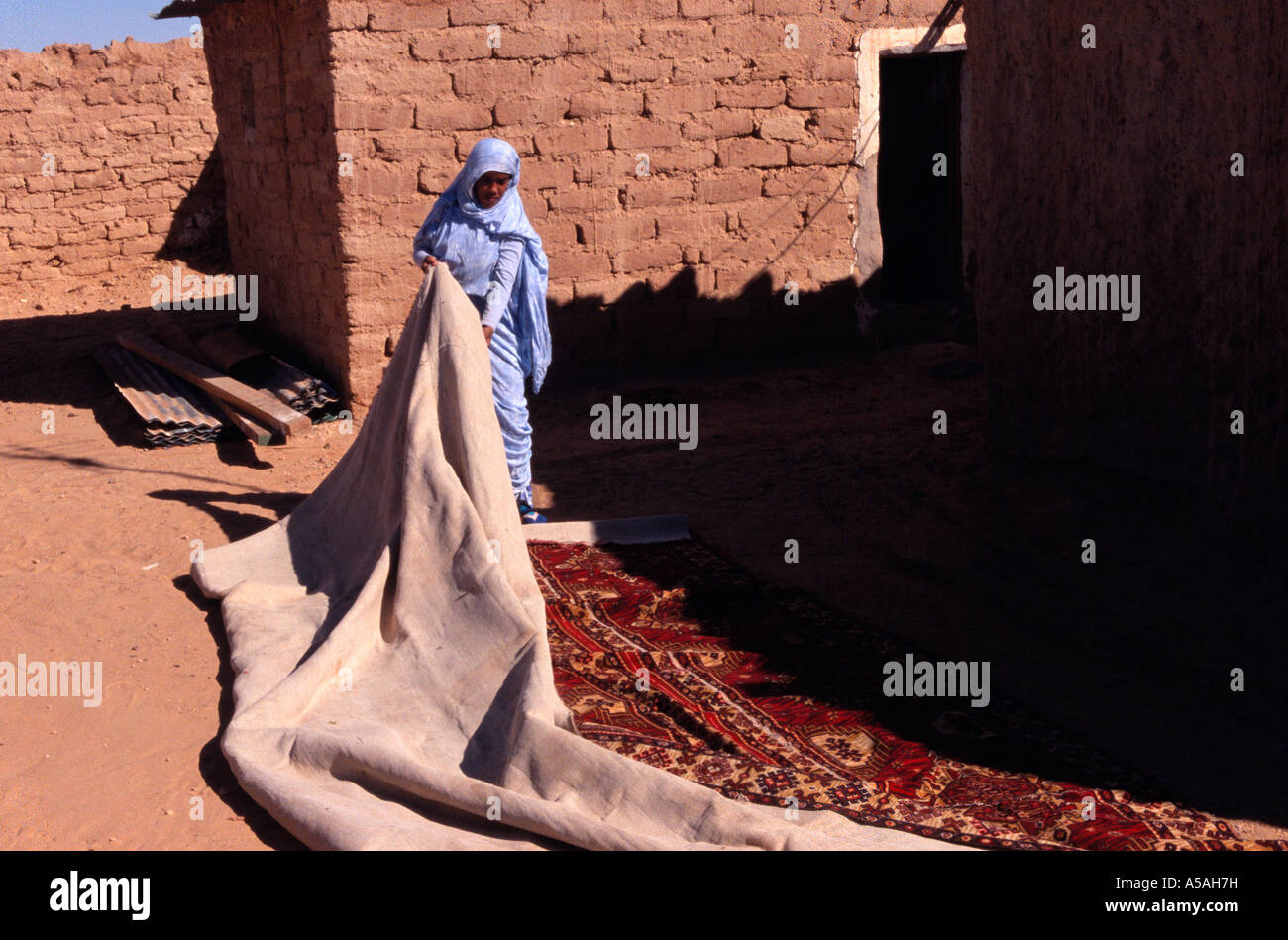 Sahrawi woman hi-res stock photography and images - Alamy