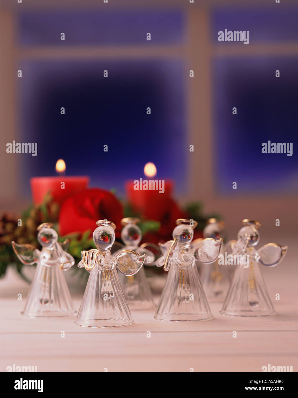 Statuettes of angels hi-res stock photography and images - Alamy
