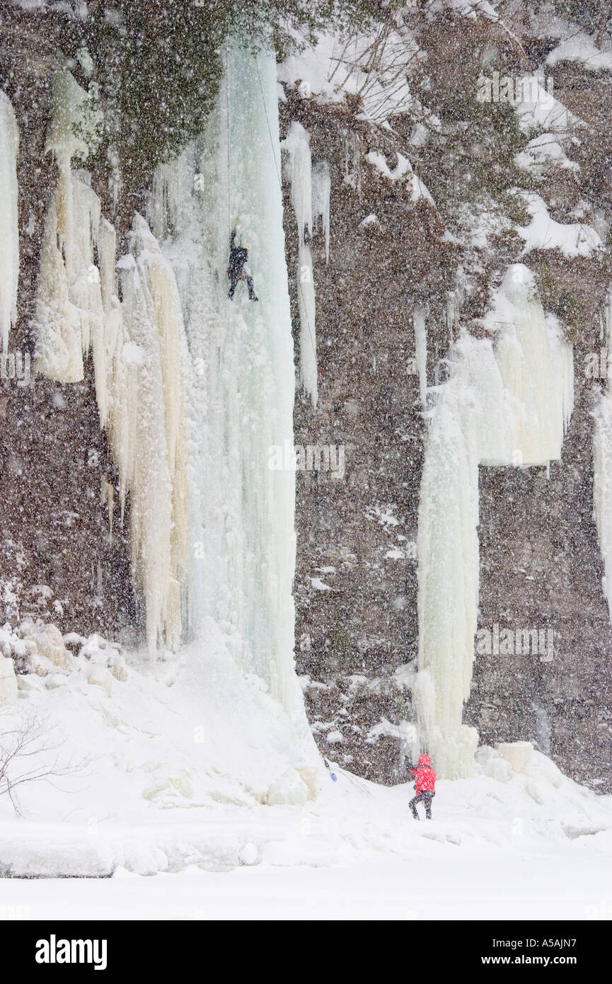 Pont rouge hi-res stock photography and images - Alamy