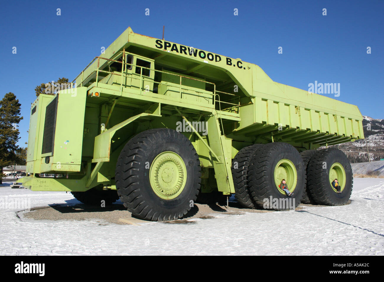 Largest Truck In The World This Hybrid Diesel Earthmover Is The