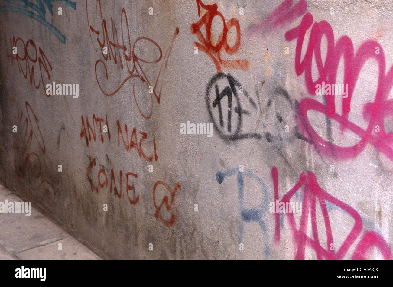 Venice graffiti walls hi-res stock photography and images - Alamy