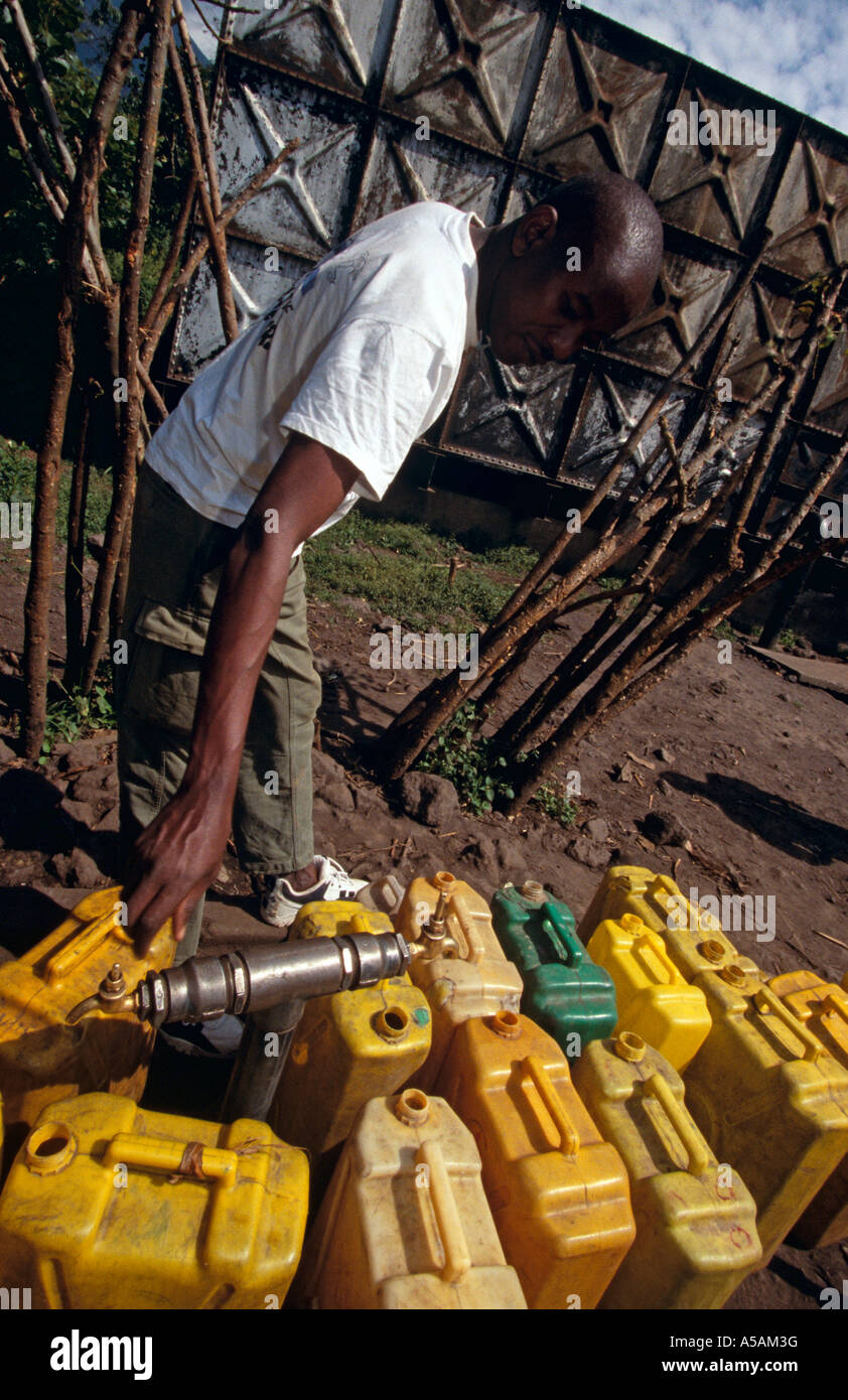 People filling containers hi-res stock photography and images - Alamy