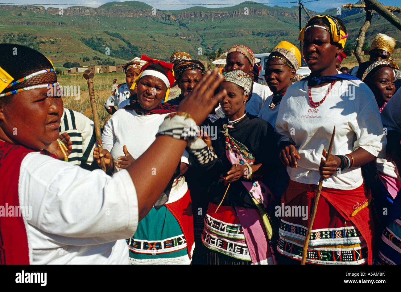 Indlamu dance hi-res stock photography and images - Alamy