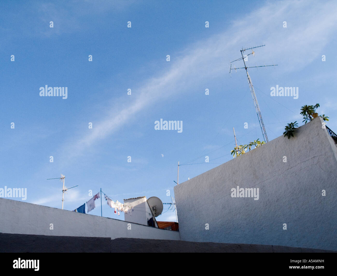 Whitewashed rooftop hi-res stock photography and images - Alamy