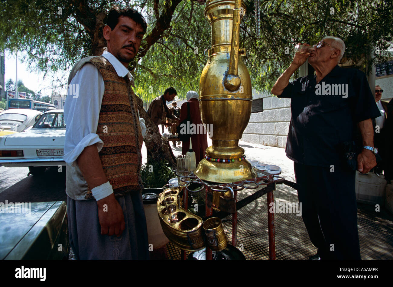 Teapot roadside hi-res stock photography and images - Alamy