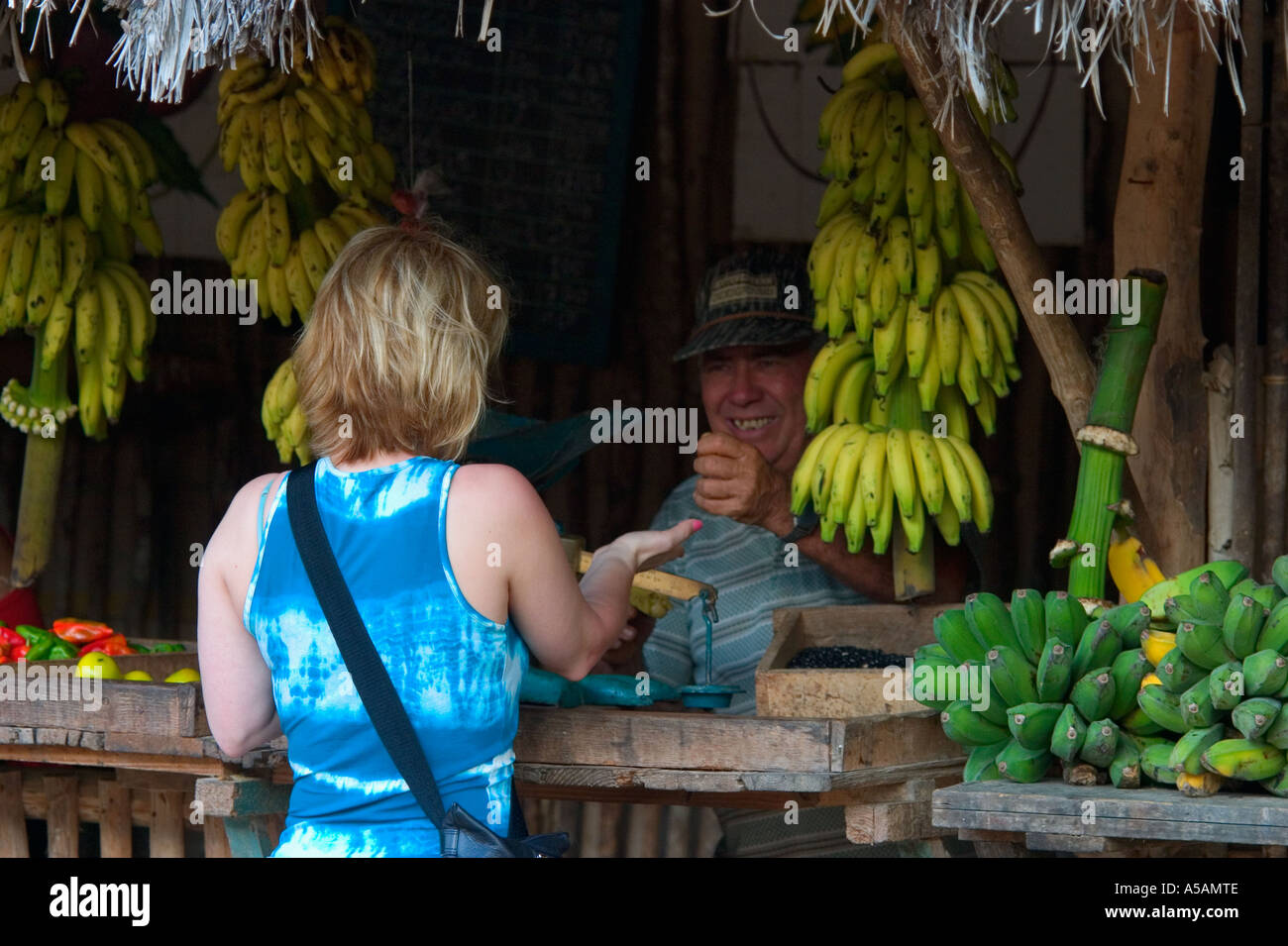 Cuban fruit stand hi-res stock photography and images - Alamy