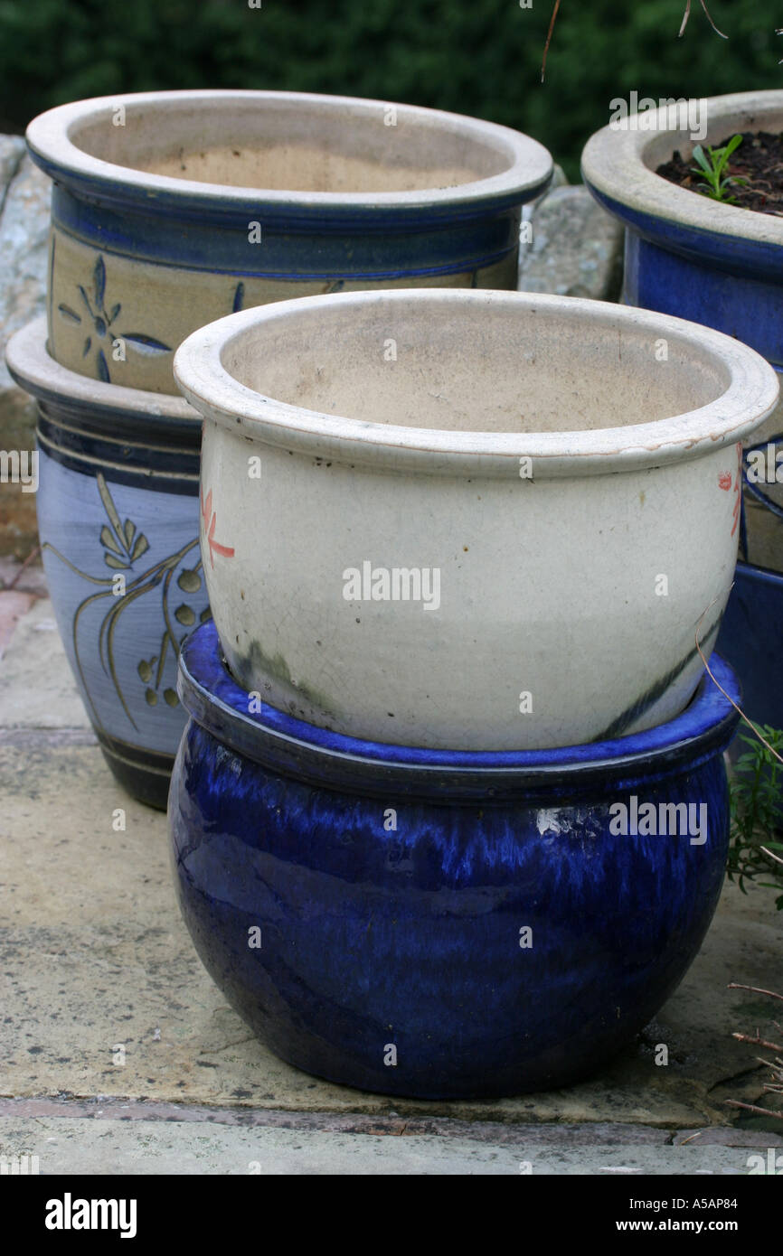 Large patio planter hi-res stock photography and images - Alamy