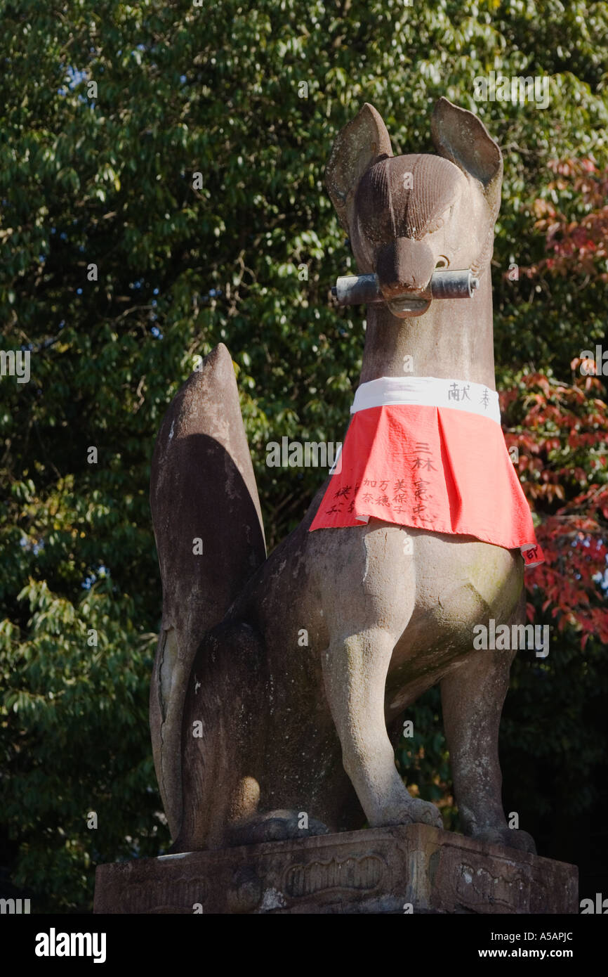 Stone statue of guardian fox at Fushimi Inari Shrine Kyoto Kansai ...