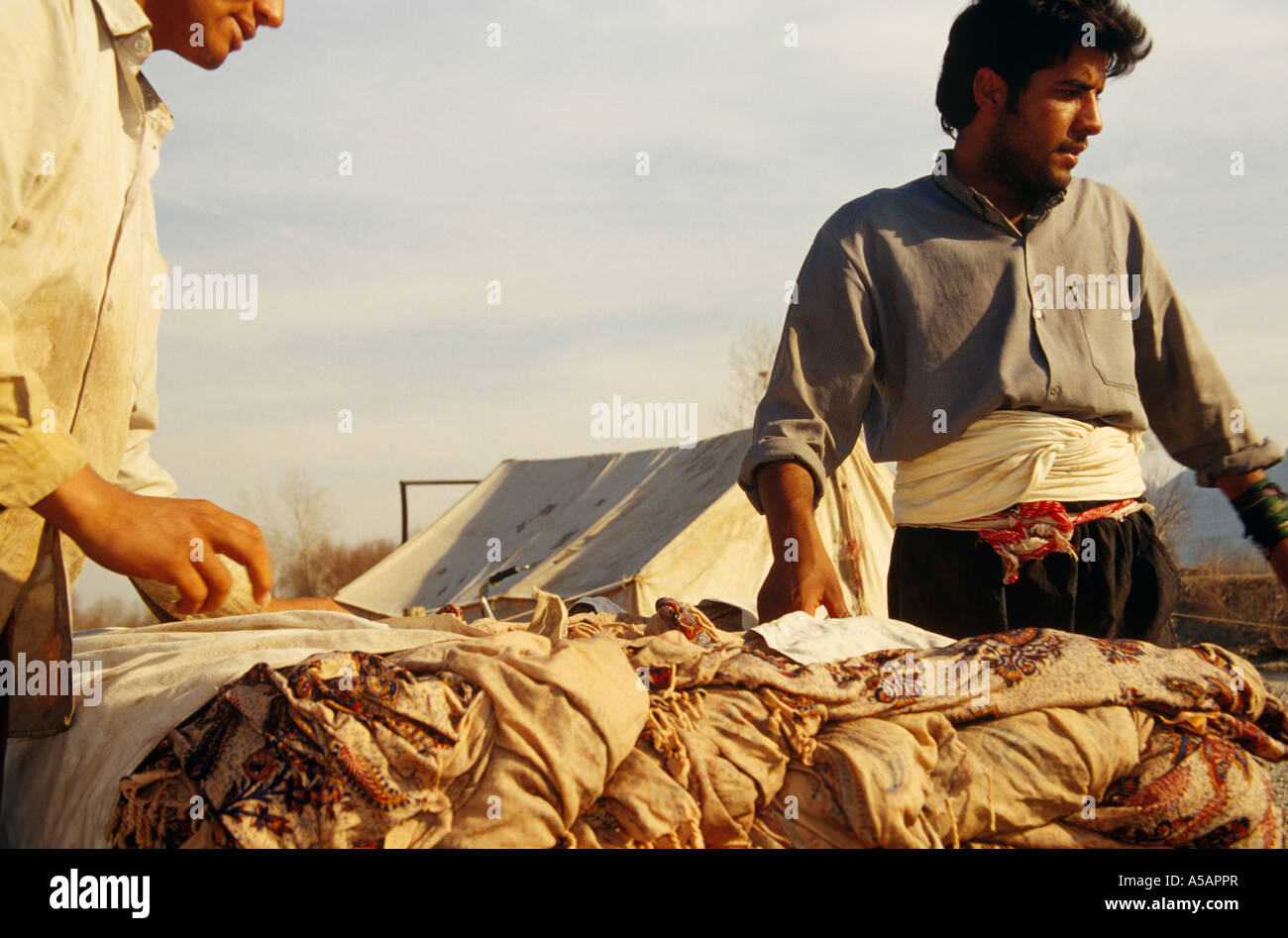 Carpet making in Esfahan Iran Stock Photo - Alamy