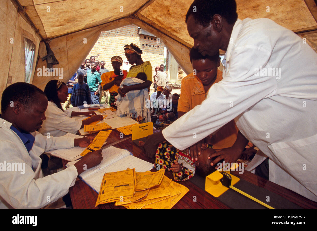 African child patient in africa hi-res stock photography and images - Alamy