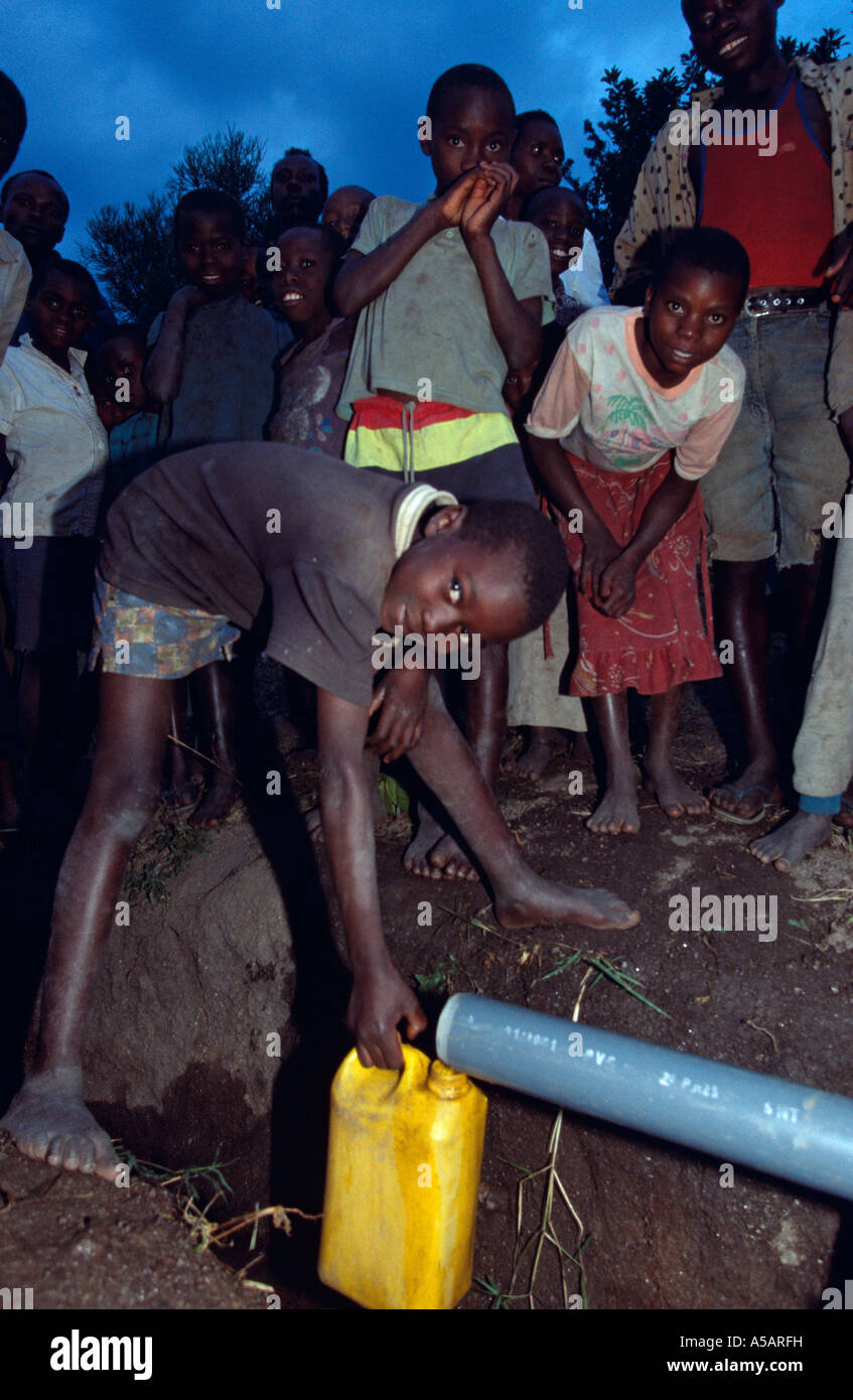 Children project cleaning hi-res stock photography and images - Alamy