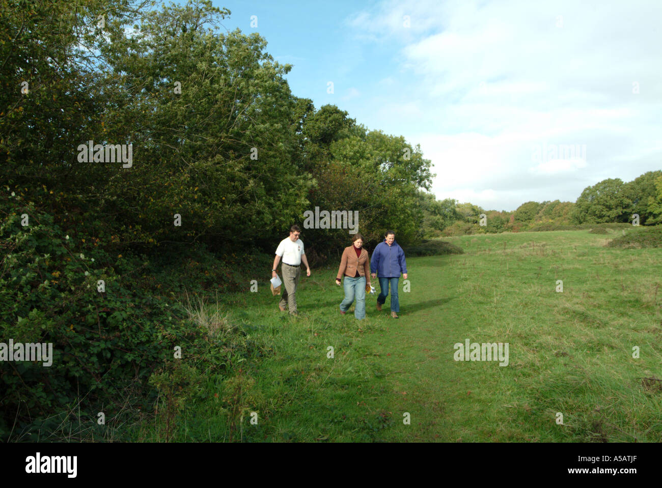 Uk outdoors forest person wildlife hi-res stock photography and images ...