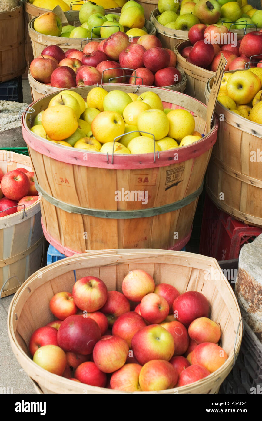 Baskets of apples Stock Photo - Alamy