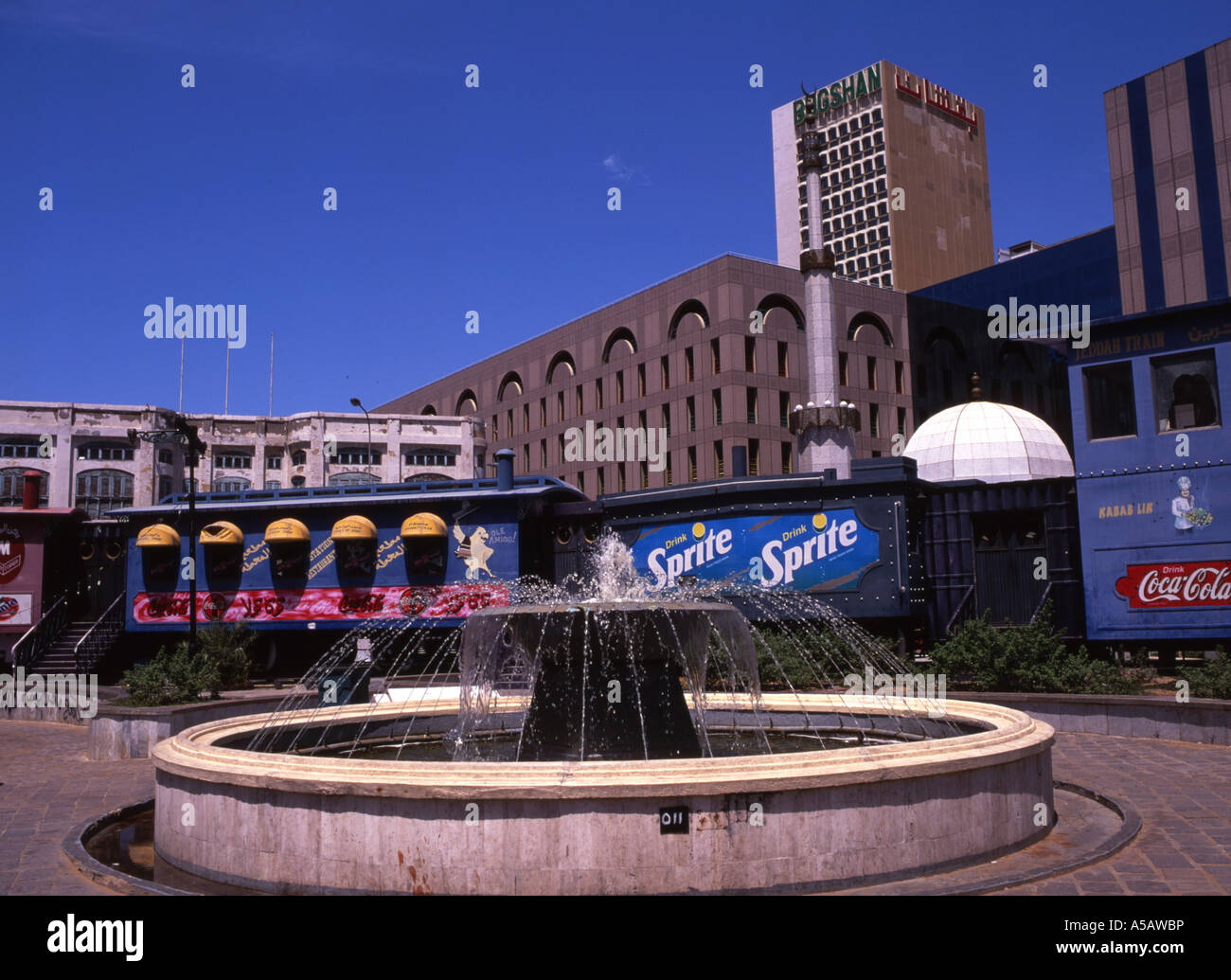 Jeddah saudi arabia street scene hi-res stock photography and images ...